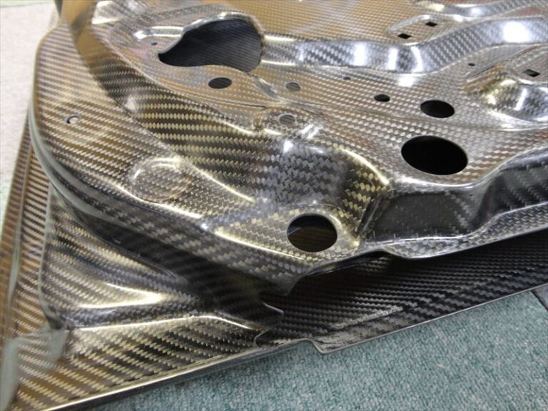 BCNR33ドア リニューアル | ドライカーボン製品のbenetec